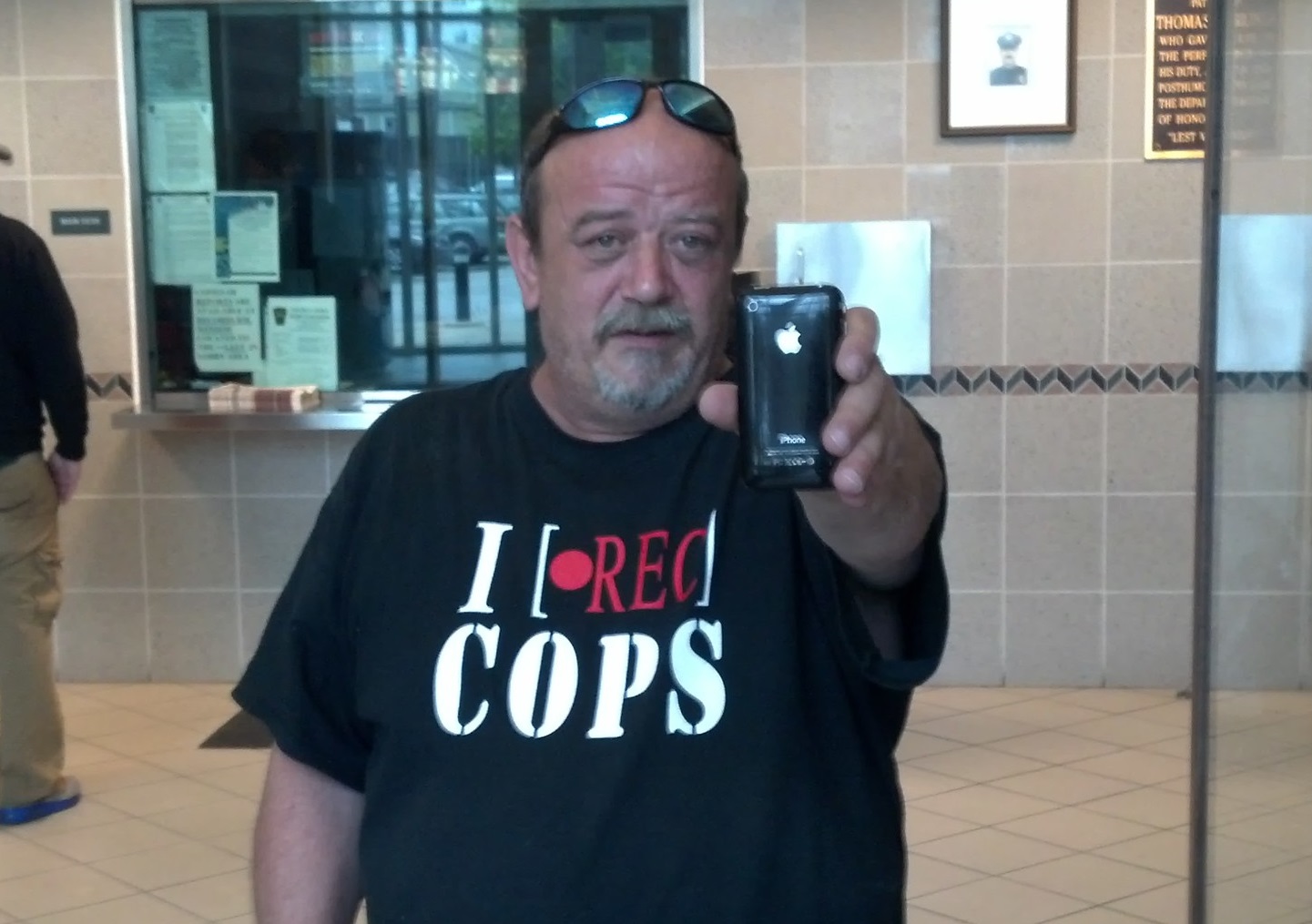 Do I Have A Right To Record The Police? - Steering law